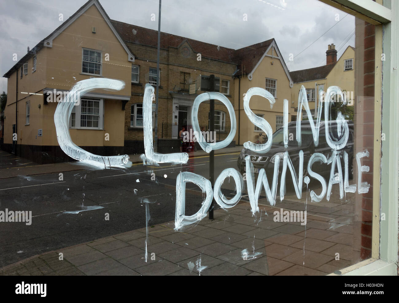 Closing down sale sign hi-res stock photography and images - Alamy