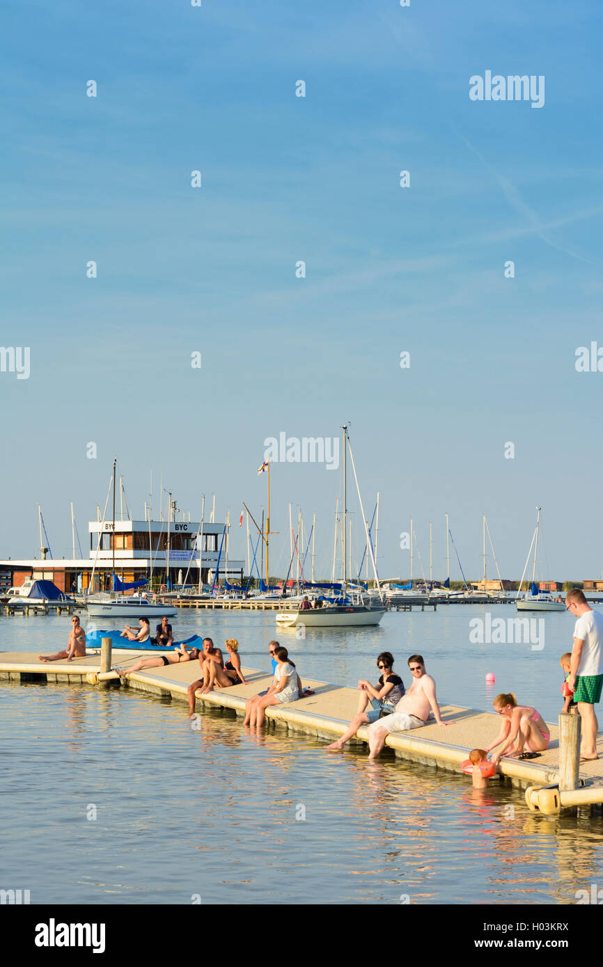 Rust: Neusiedler See (Lake Neusiedl), lido beach, public bath, swimmers ...