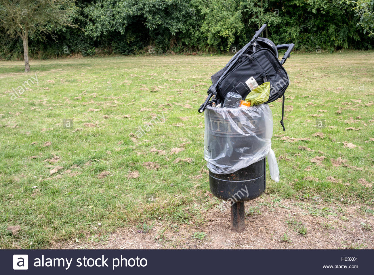 Litter Bin Overflowing Stock Photos & Litter Bin Overflowing Stock ... Litter Bin Overflowing Stock Photos & Litter Bin Overflowing Stock ...