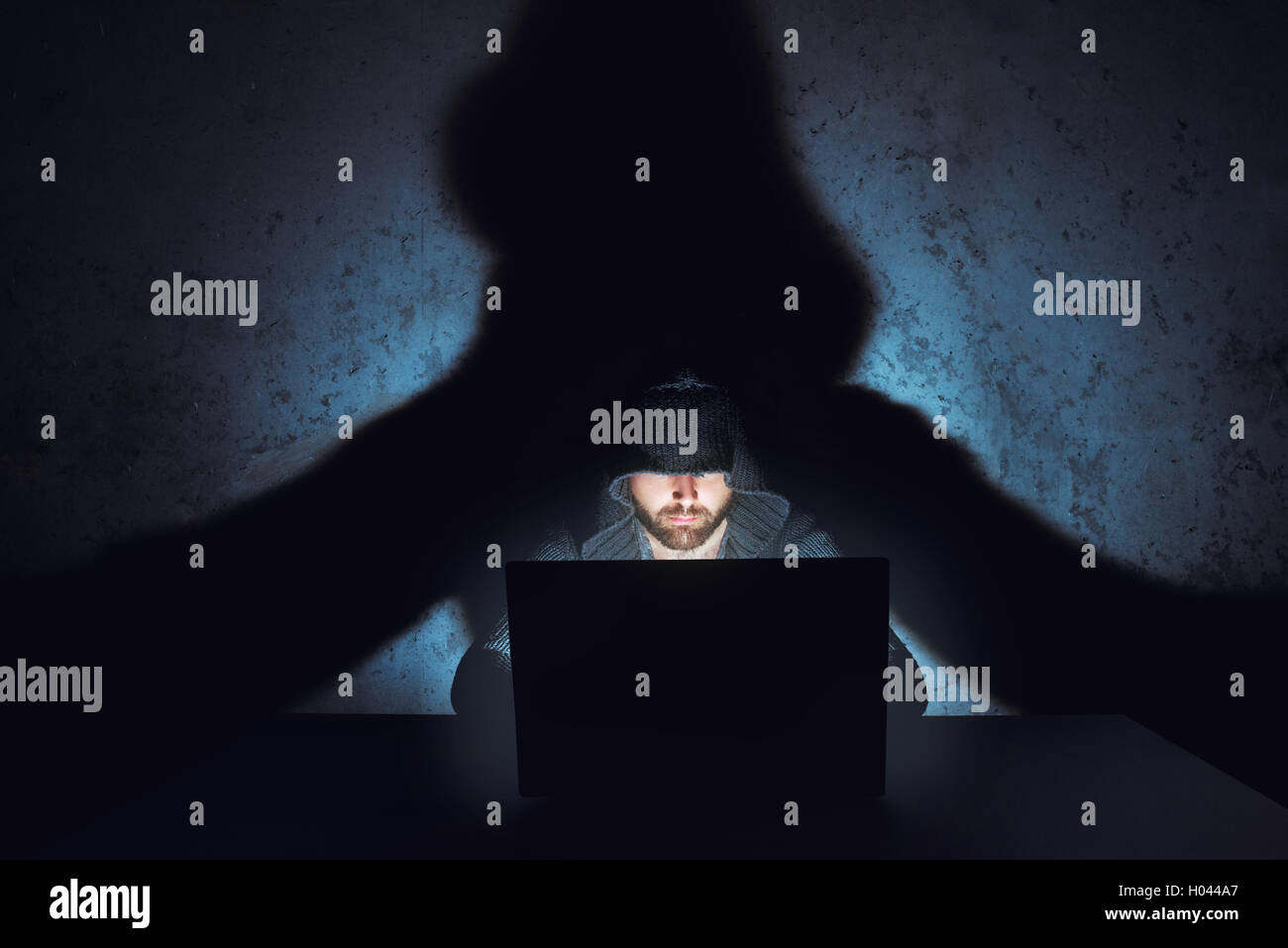 Dark web crime hi-res stock photography and images - Alamy