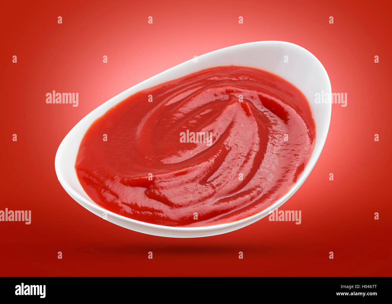 Bowl of ketchup Stock Photo - Alamy