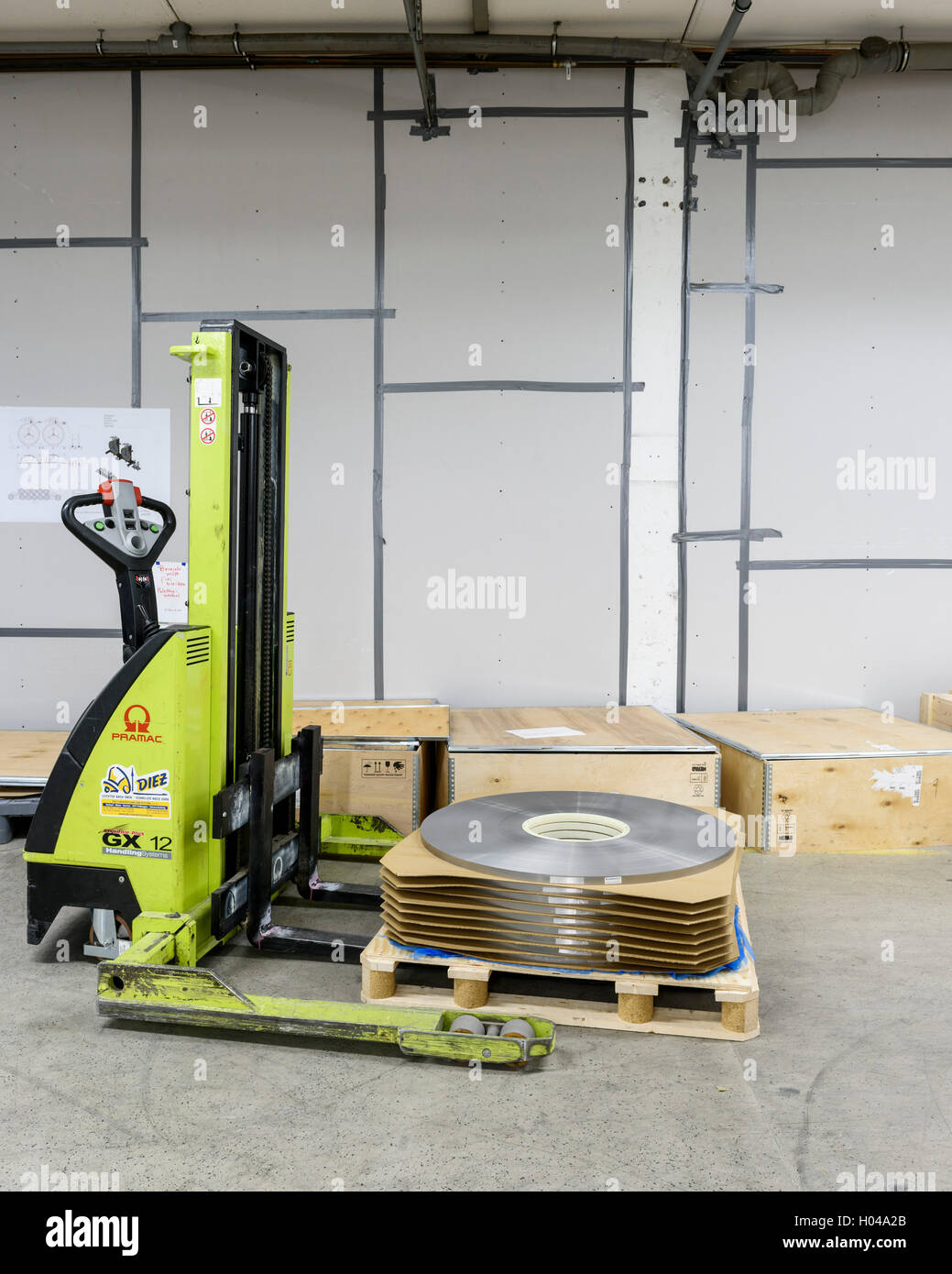 Steel razor blade hi-res stock photography and images - Alamy