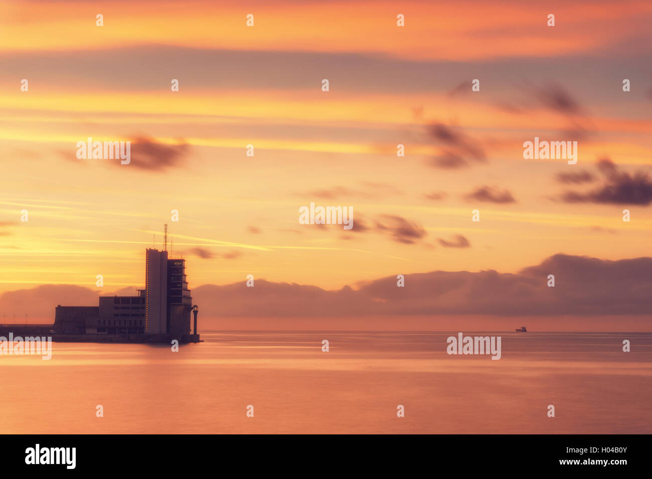 Sea port control tower hi-res stock photography and images - Alamy