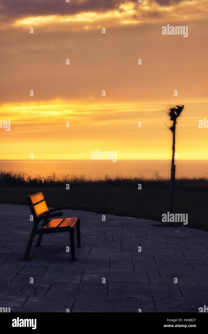 Lonely bench sunset hi-res stock photography and images - Alamy