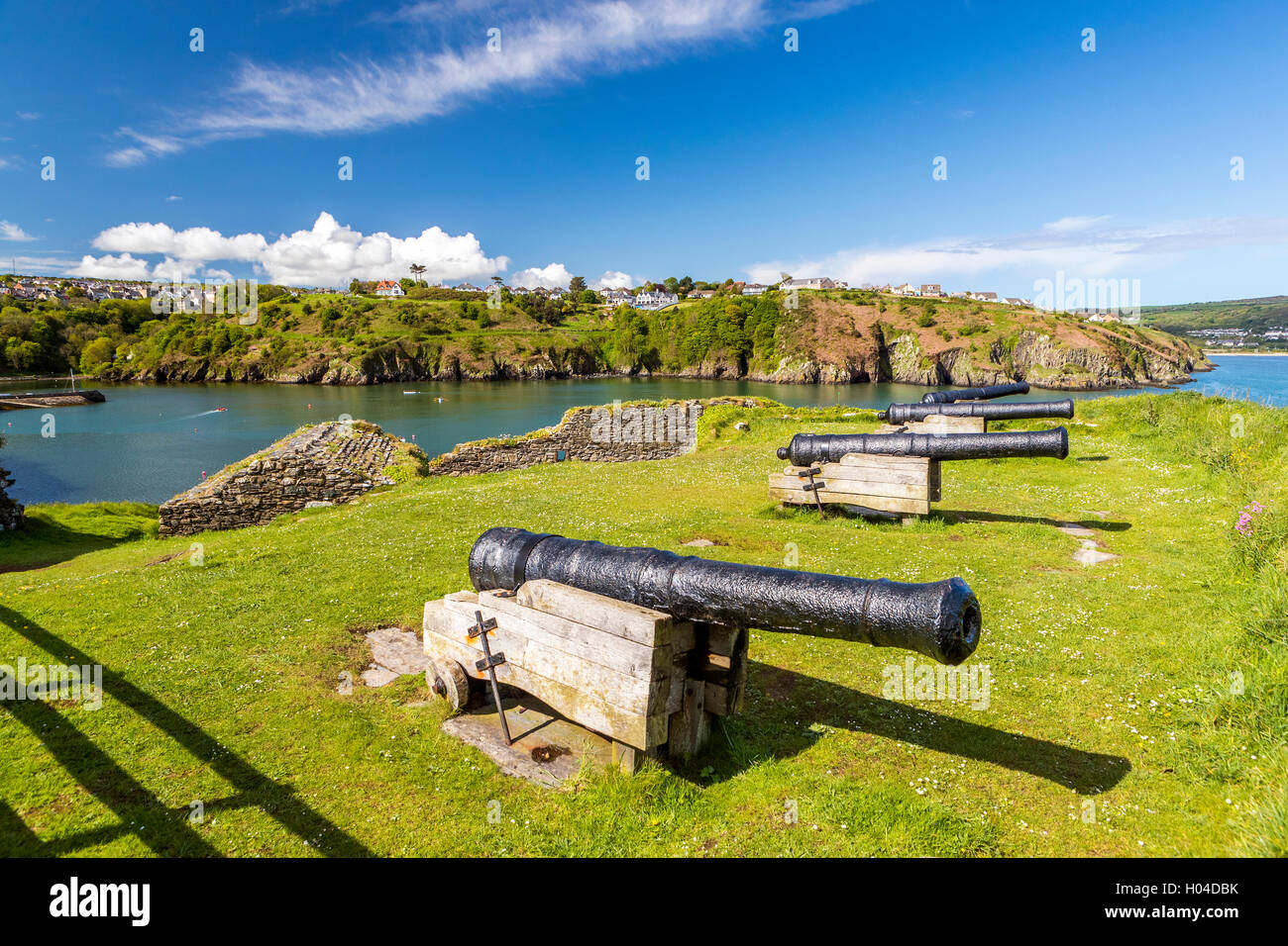 Pembrokeshire coastal fort hi-res stock photography and images - Alamy