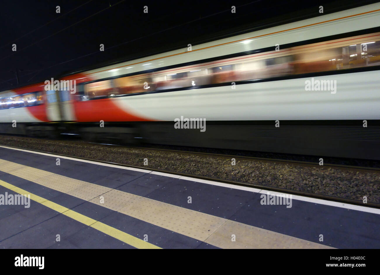 Sky livery train hi-res stock photography and images - Alamy
