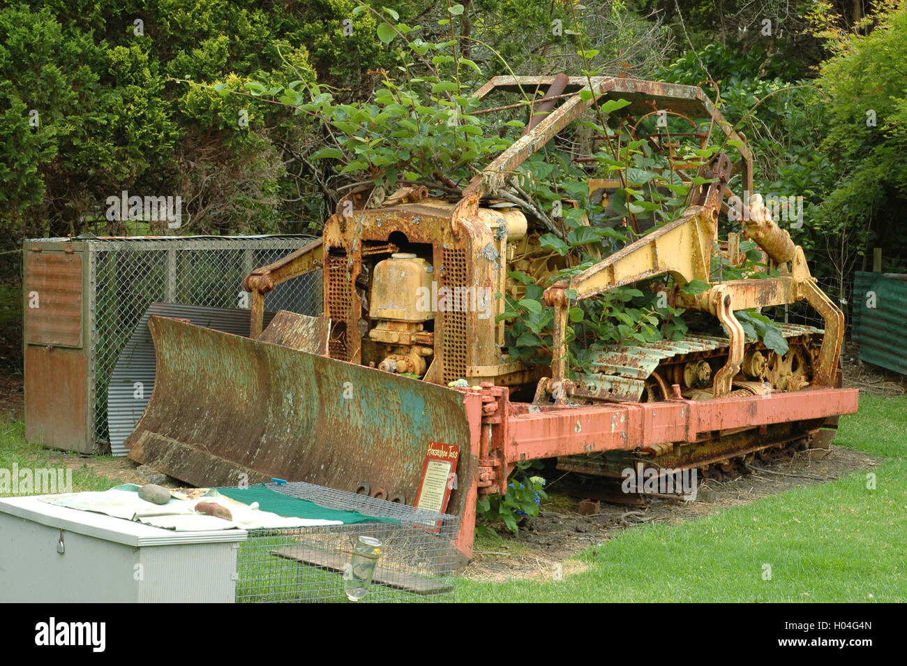 Rusty broken caterpillar digger Stock Photo - Alamy