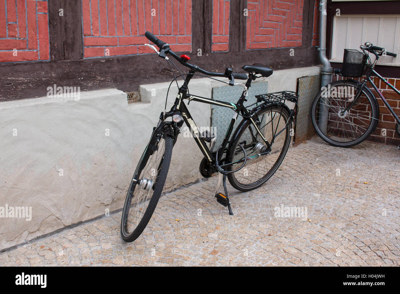 City Bicycle leaning against a house wall Stock Photo - Alamy