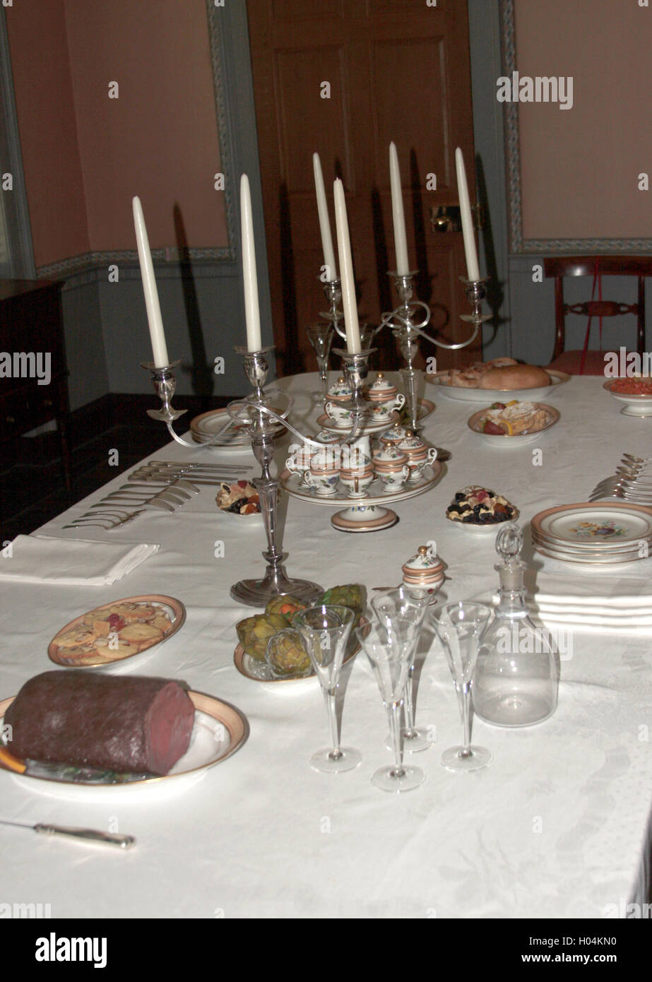 Table display in honor hi-res stock photography and images - Alamy