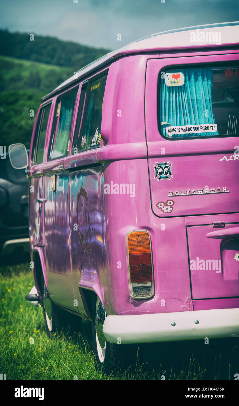 Vw van pink hi-res stock photography and images - Alamy