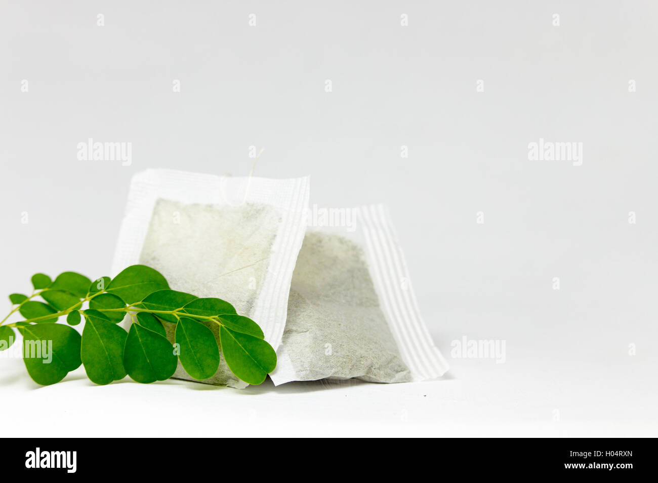 Leaf tea in paper hi-res stock photography and images - Alamy