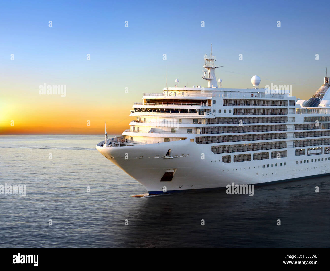 Luxury cruise ship Stock Photo - Alamy