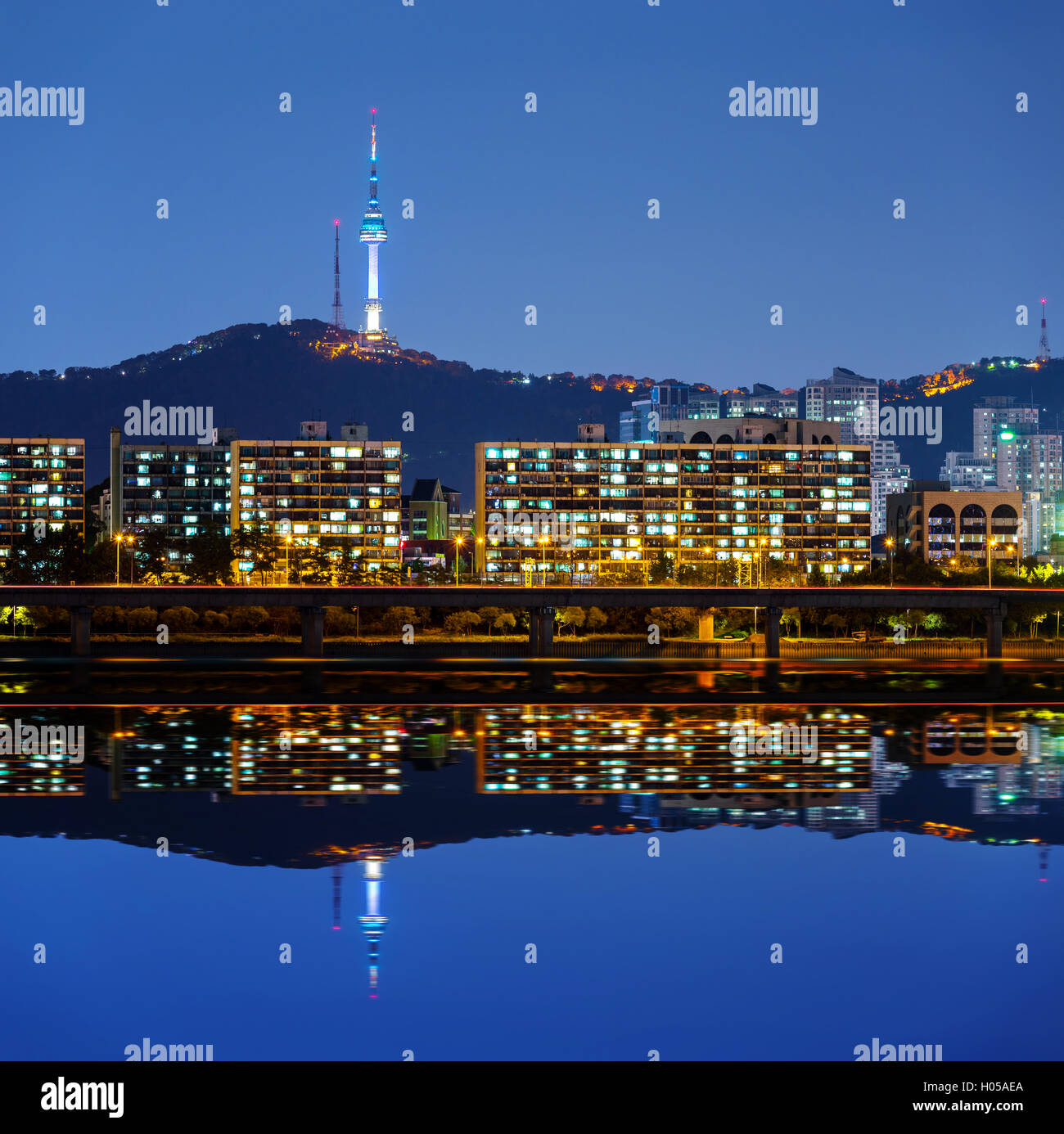 Seoul city at night Stock Photo - Alamy
