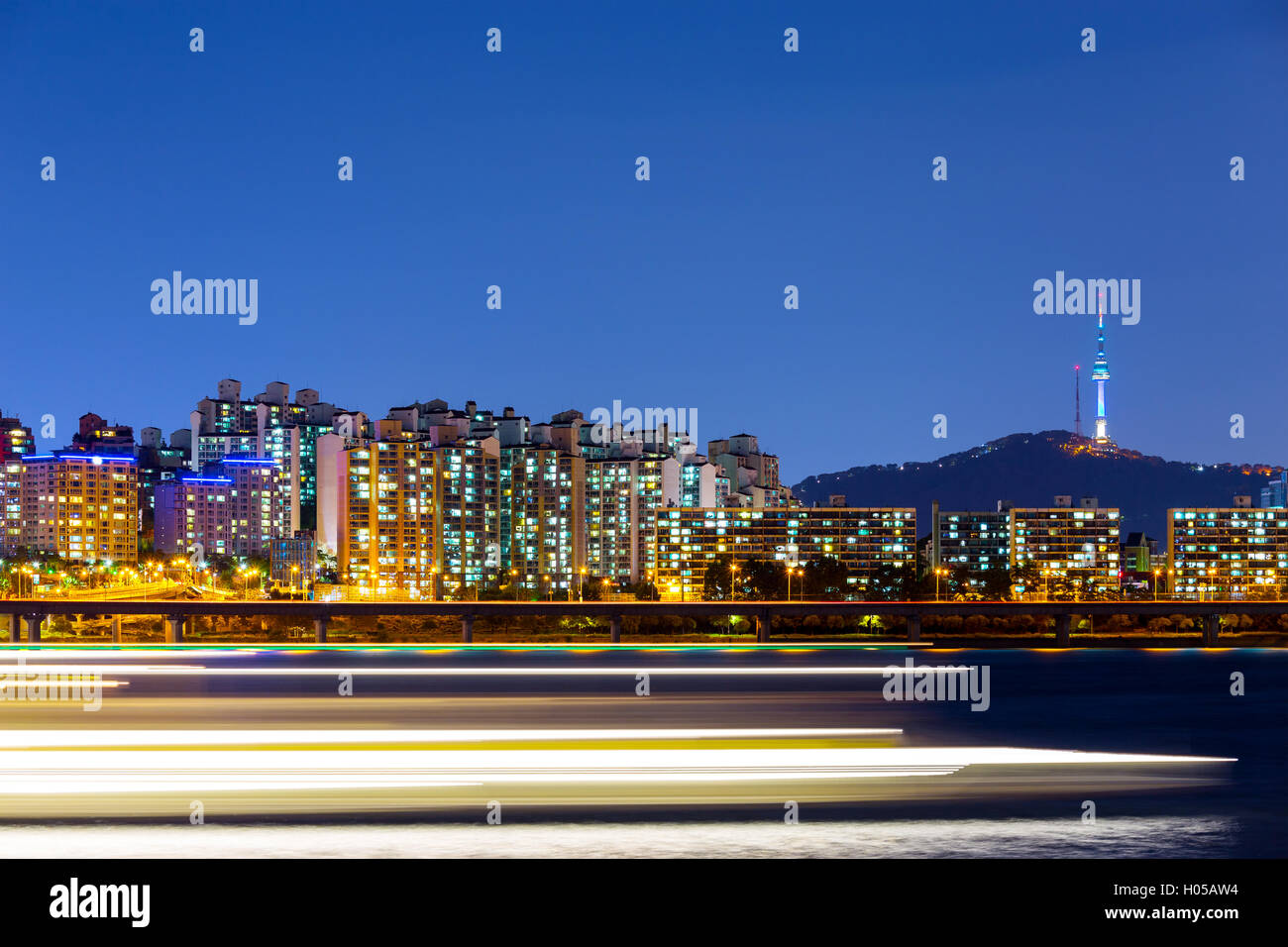 Seoul city at night Stock Photo - Alamy