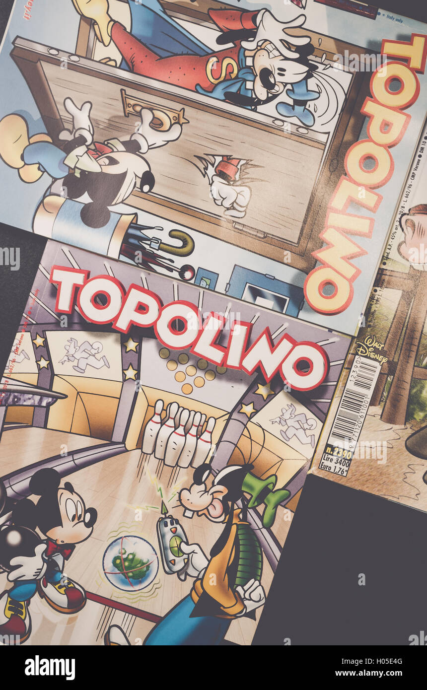 Disney cartoon characters comic book - Italian edition Stock Photo - Alamy