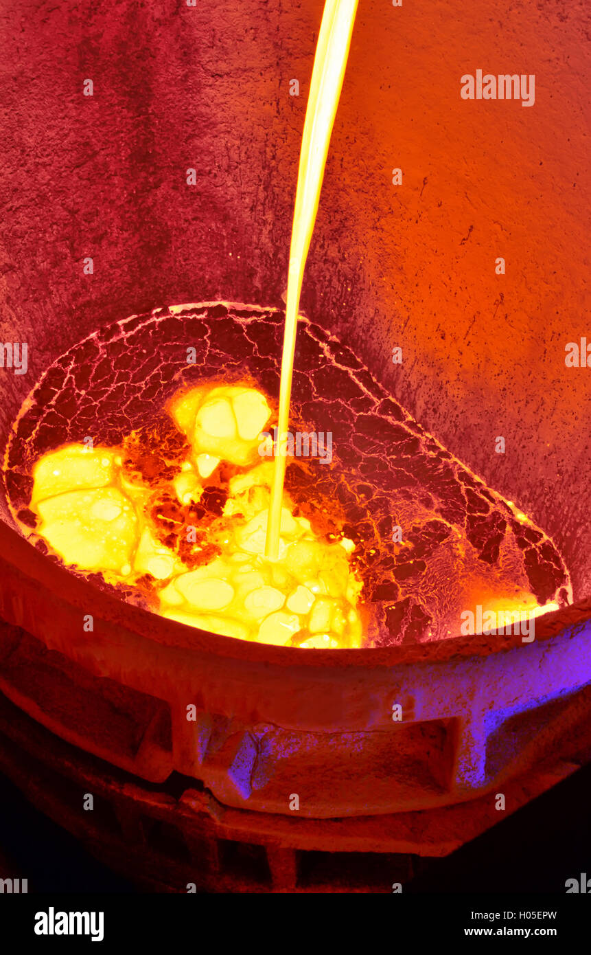 Molten metal cast hi-res stock photography and images - Alamy