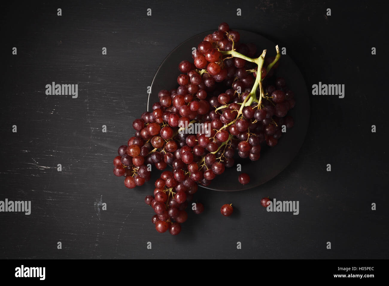 purple grapes still life black background ripe fruit wine fresh Stock ...
