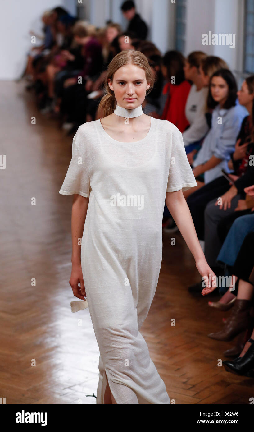 London, UK. 19th Sep, 2016. A model presents a creation of Pringle of ...