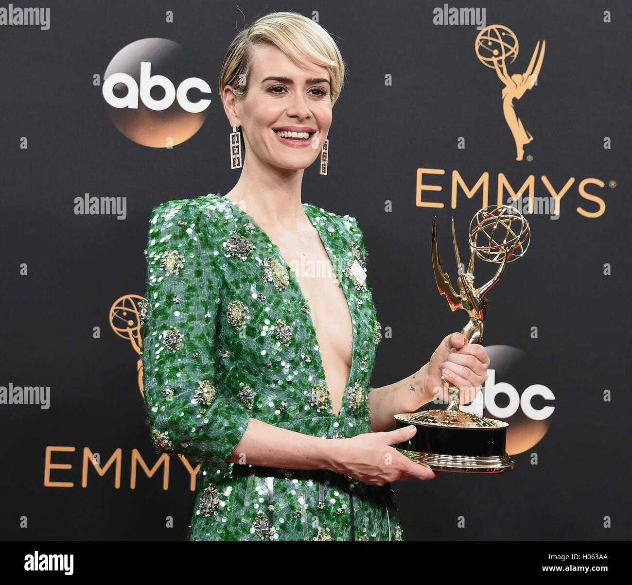 LOS ANGELES, CA - SEPTEMBER 18: Sarah Paulson in the press room at the ...