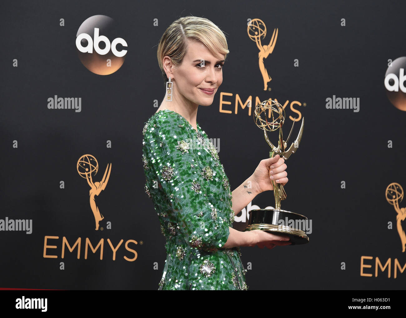 LOS ANGELES, CA - SEPTEMBER 18: Sarah Paulson in the press room at the ...