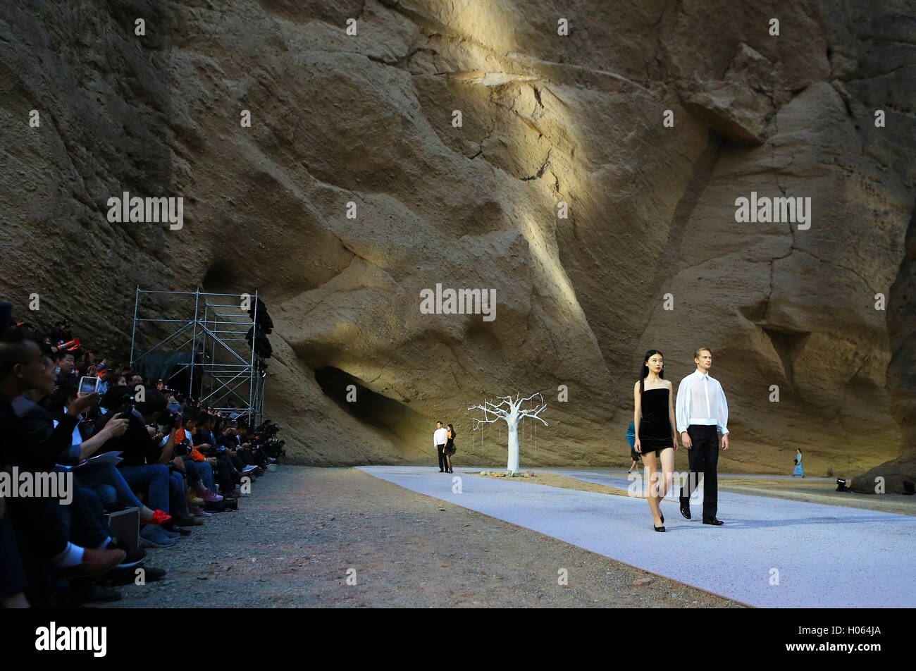 Baiyin, China's Gansu Province. 19th Sep, 2016. Models present ...