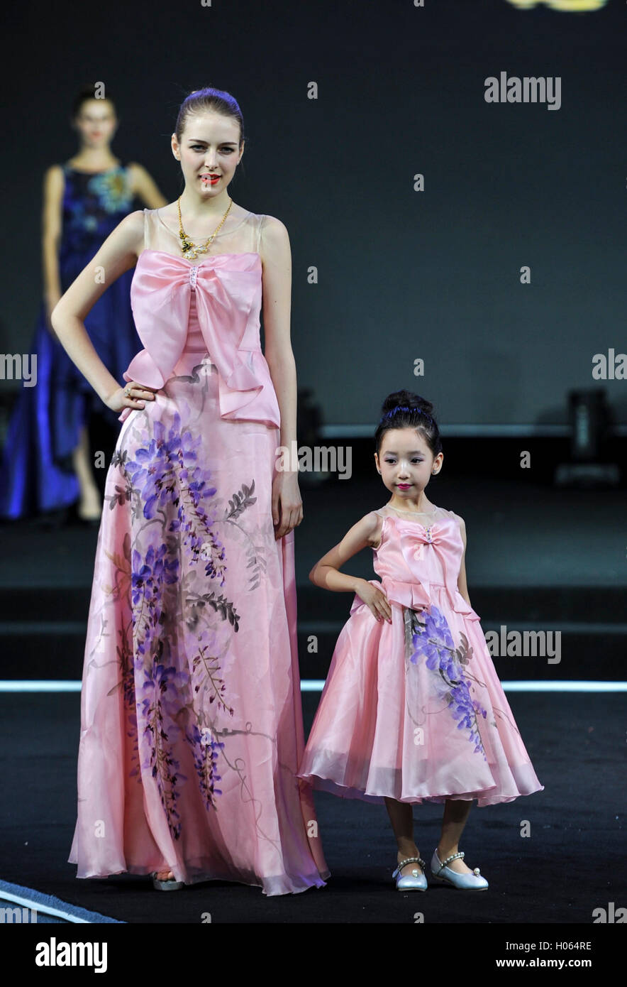 Urumqi, China's Xinjiang Uygur Autonomous Region. 19th Sep, 2016. Models present creations of ...
