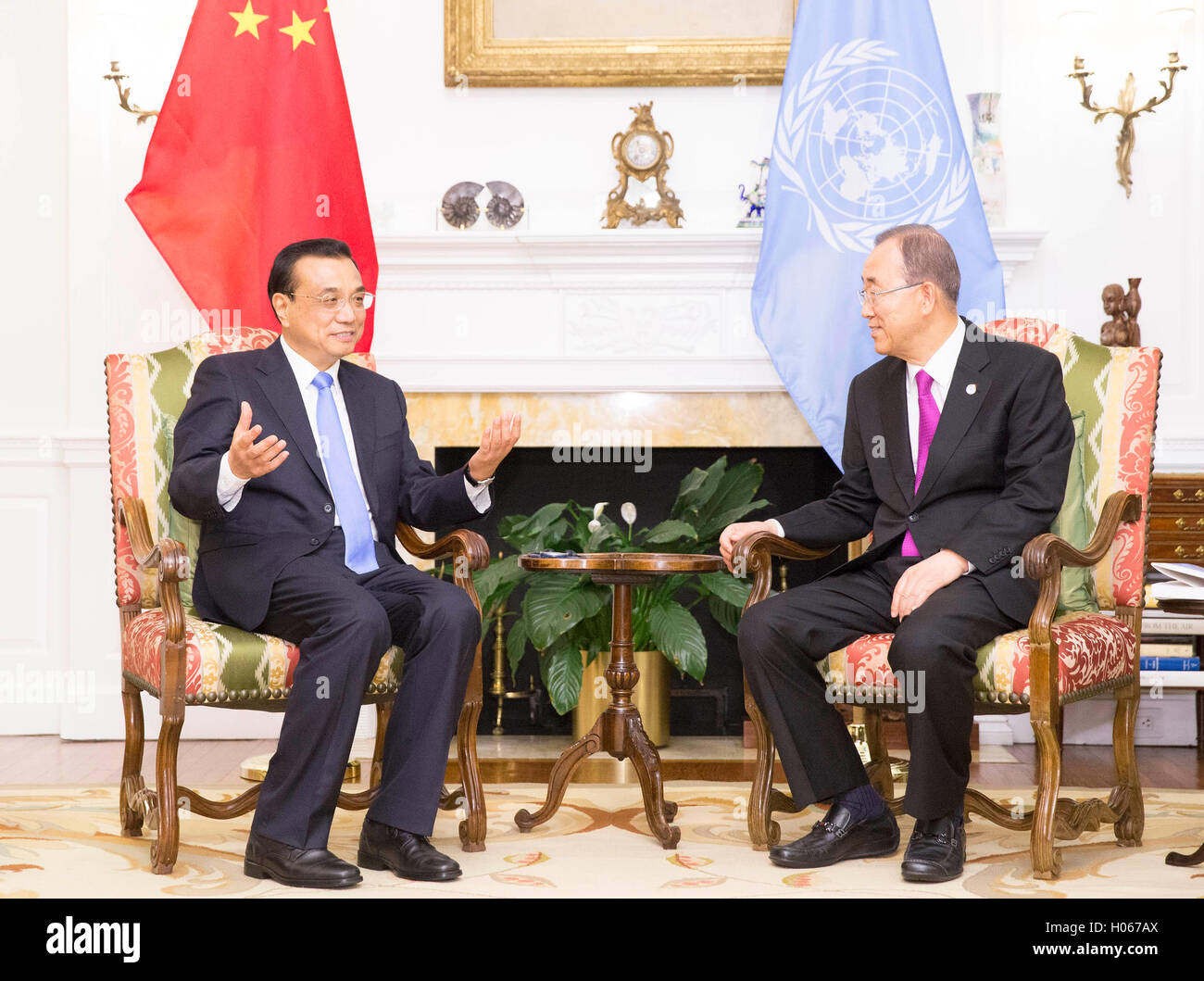 New York, USA. 19th Sep, 2016. Chinese Premier Li Keqiang (L) meets ...