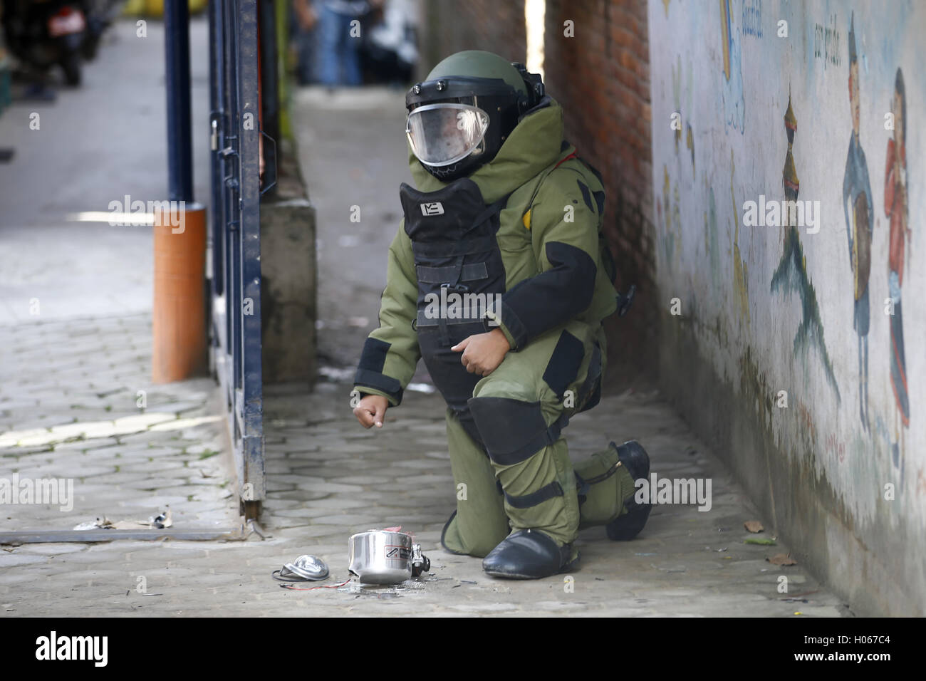 Kathmandu, Nepal. 20th Sep, 2016. A Nepalese Army bomb disposal ...