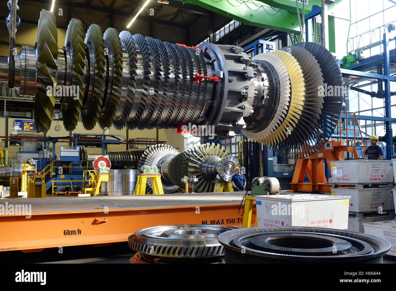 Siemens workers monitor a turbine rotor in a gas turbine in Berlin ...