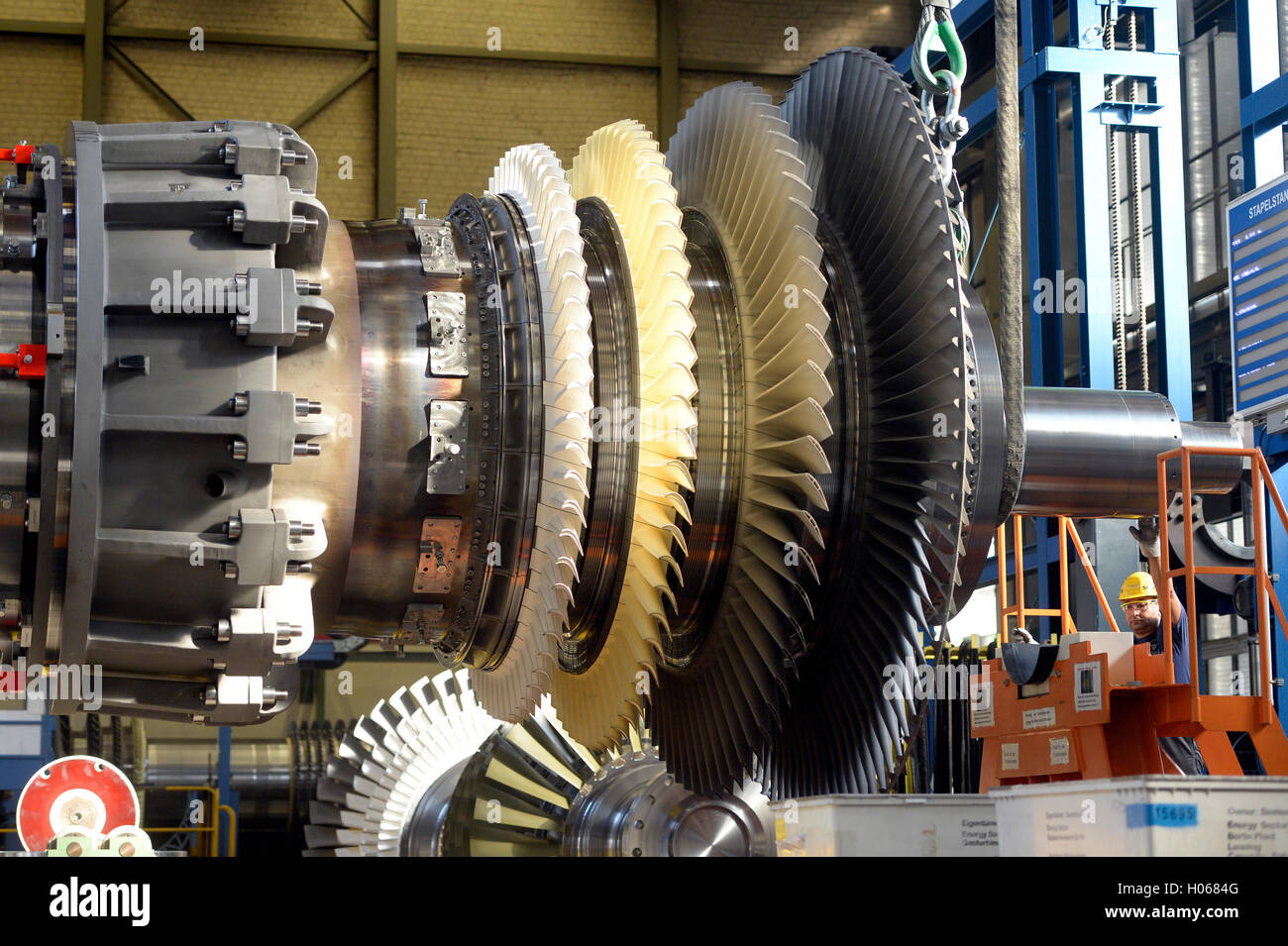Siemens workers monitor a turbine rotor in a gas turbine in Berlin ...