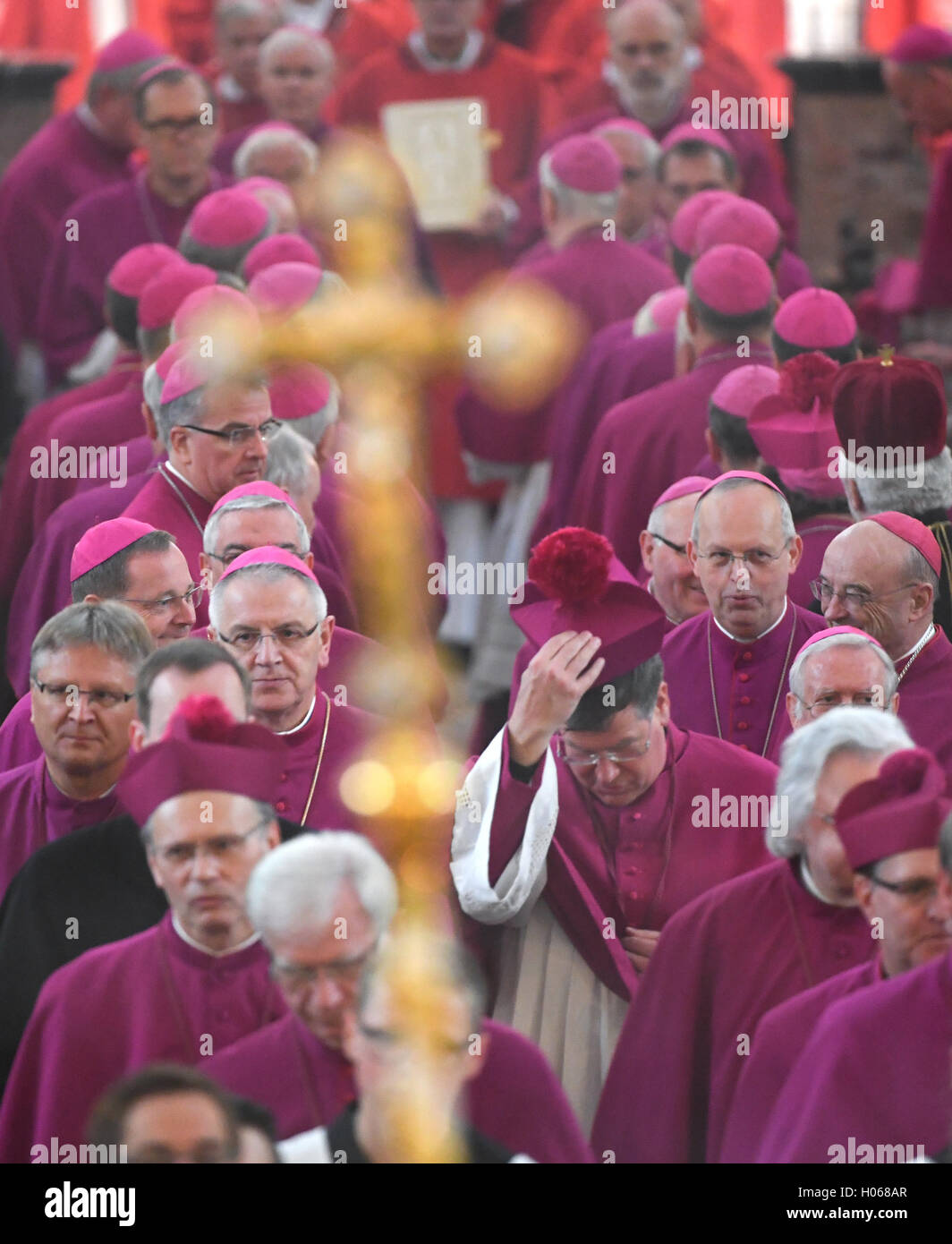 Fulda, Germany. 20th Sep, 2016. Members of the Gernman Bishops ...
