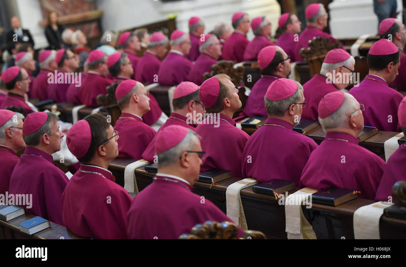 Fulda, Germany. 20th Sep, 2016. Members of the Gernman Bishops ...
