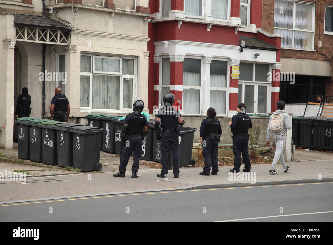 Immigration enforcement officers uk hi-res stock photography and images ...