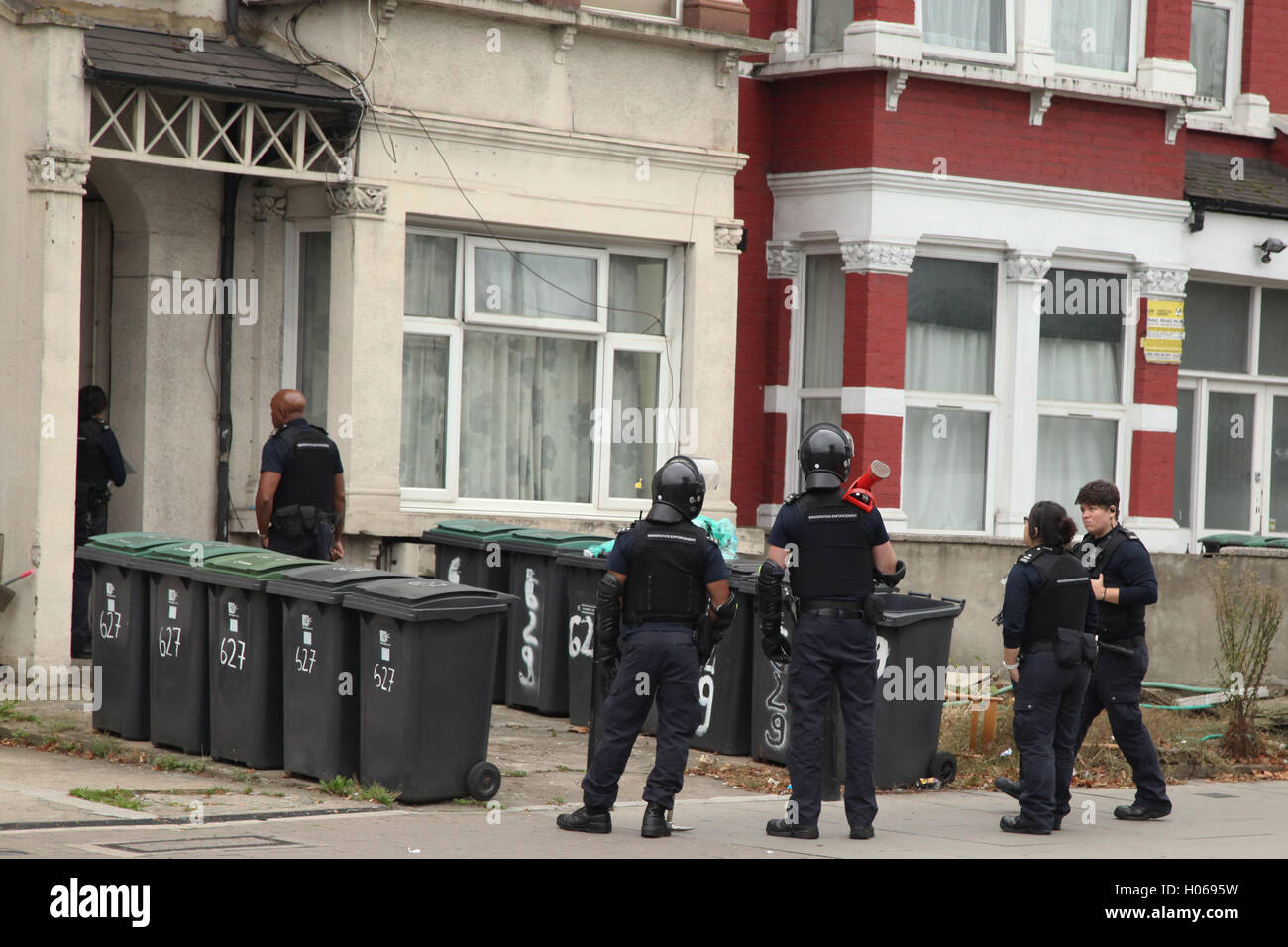 Immigration enforcement van hi-res stock photography and images - Alamy