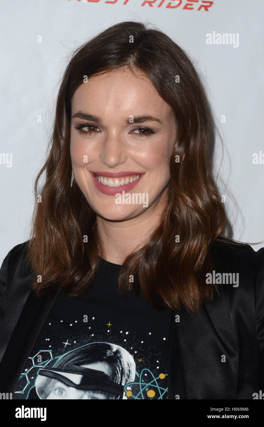 Los Angeles, Ca, USA. 19th Sep, 2016. Elizabeth Henstridge at the ...