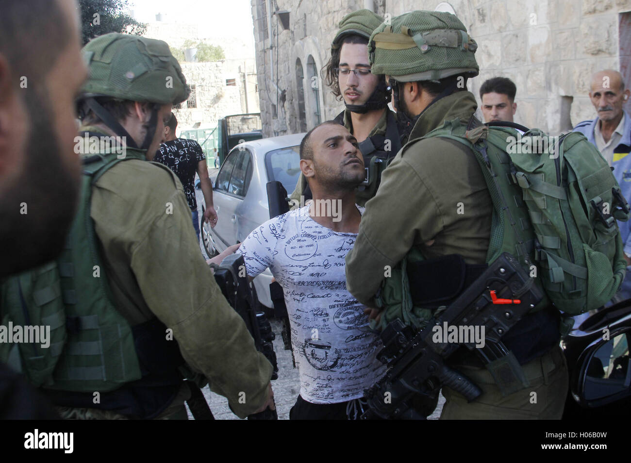Israelí soldiers detain hi-res stock photography and images - Alamy