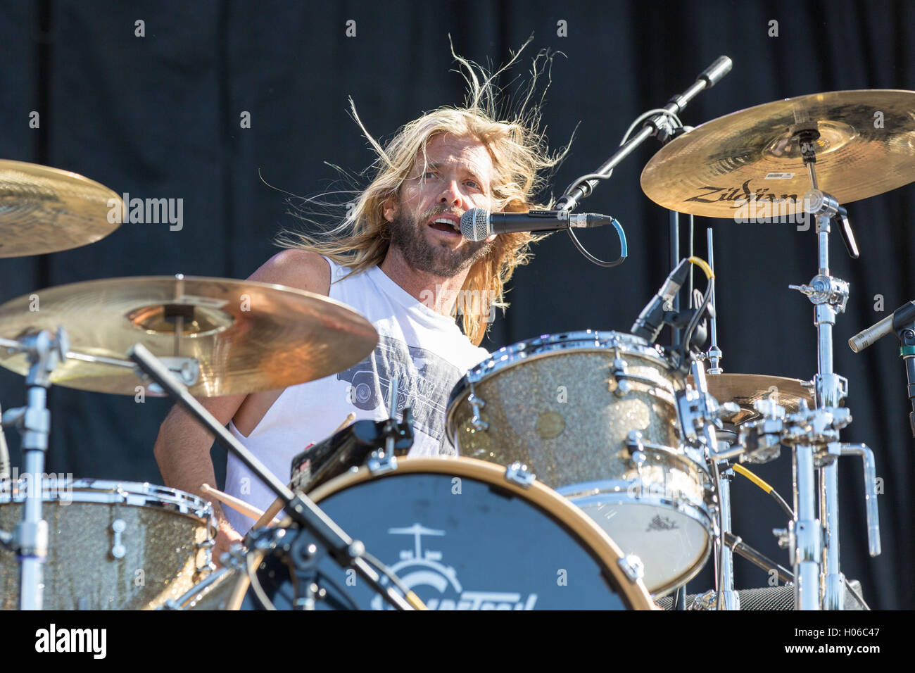 Chicago, Illinois, USA. 18th Sep, 2016. Drummer TAYLOR HAWKINS of the ...