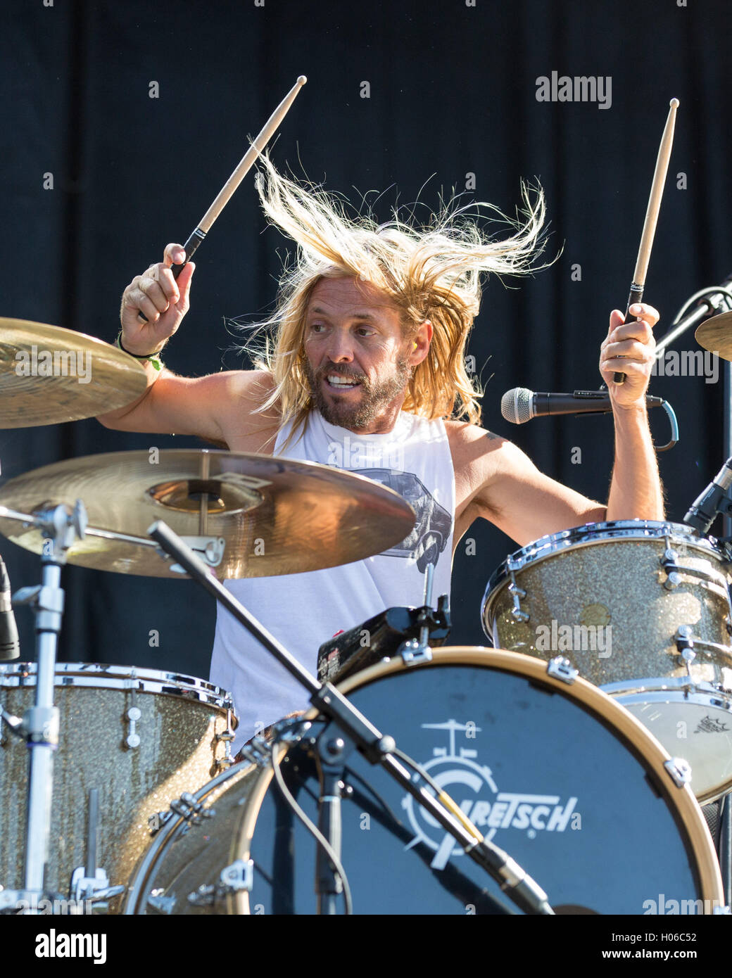 Drummer taylor hawkins hi-res stock photography and images - Alamy