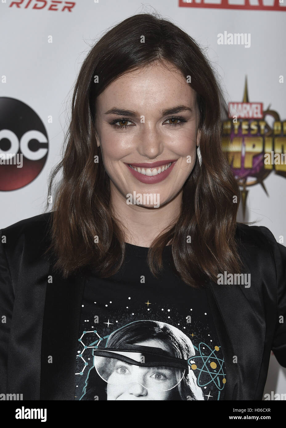 LOS ANGELES, CA - SEPTEMBER 19: Elizabeth Henstridge at the premiere Of ...