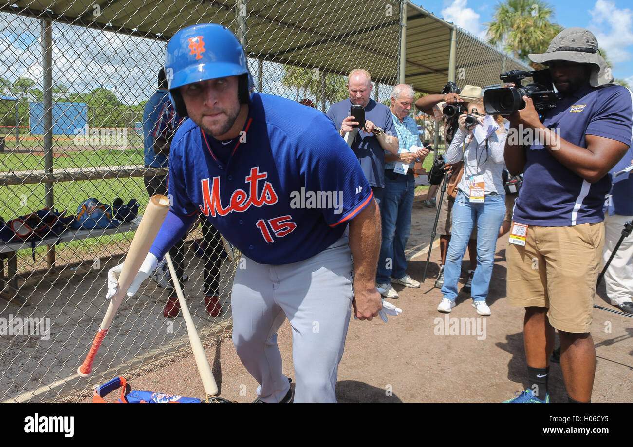 Florida, USA. 19th Sep, 2016. Former football star Tim Tebow prepares ...