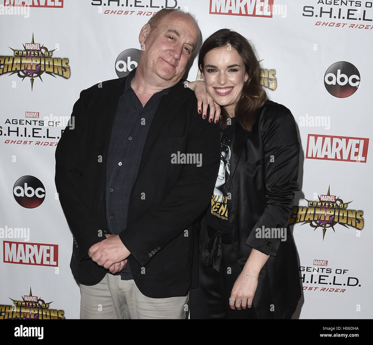 LOS ANGELES, CA - SEPTEMBER 19: Jeph Loeb and Elizabeth Henstridge at ...