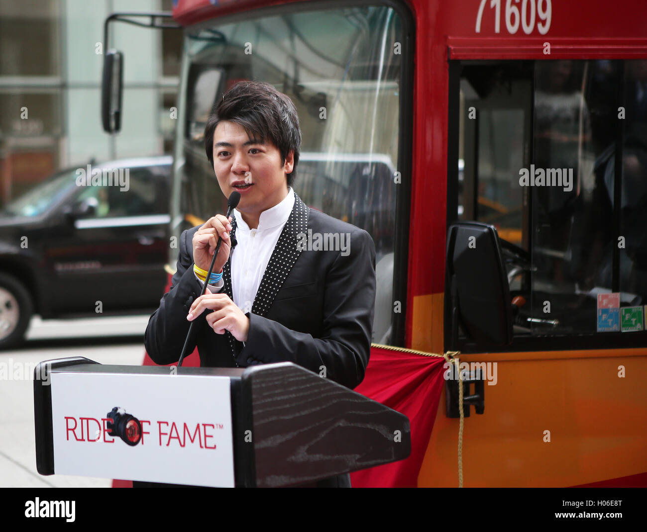 New York, USA. 20th Sep, 2016. Chinese pianist Lang Lang delivers a ...