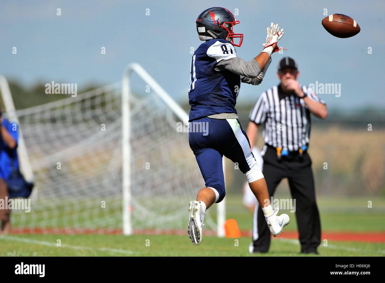 High school boys football hi-res stock photography and images - Alamy