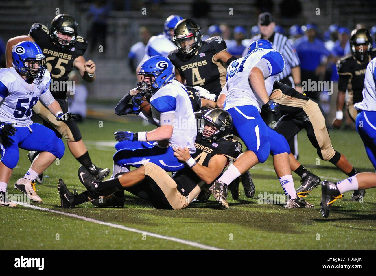 Linebacker hi-res stock photography and images - Alamy