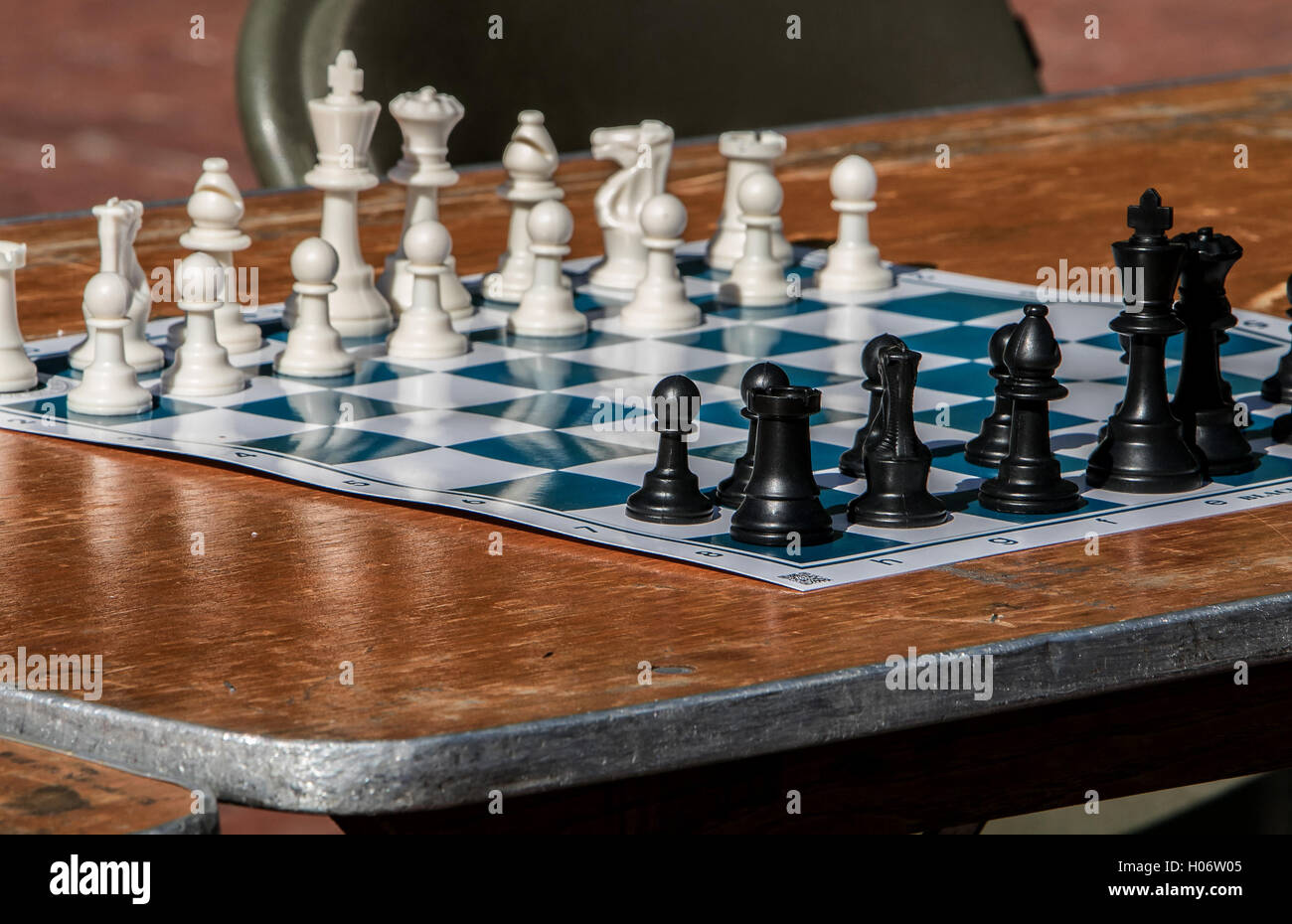 Empty chess board hi-res stock photography and images - Alamy