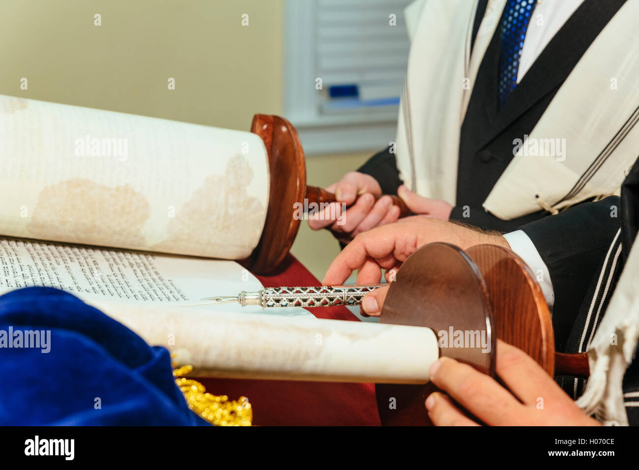 Hand of boy reading the Jewish Torah at Bar Mitzvah Stock Photo - Alamy