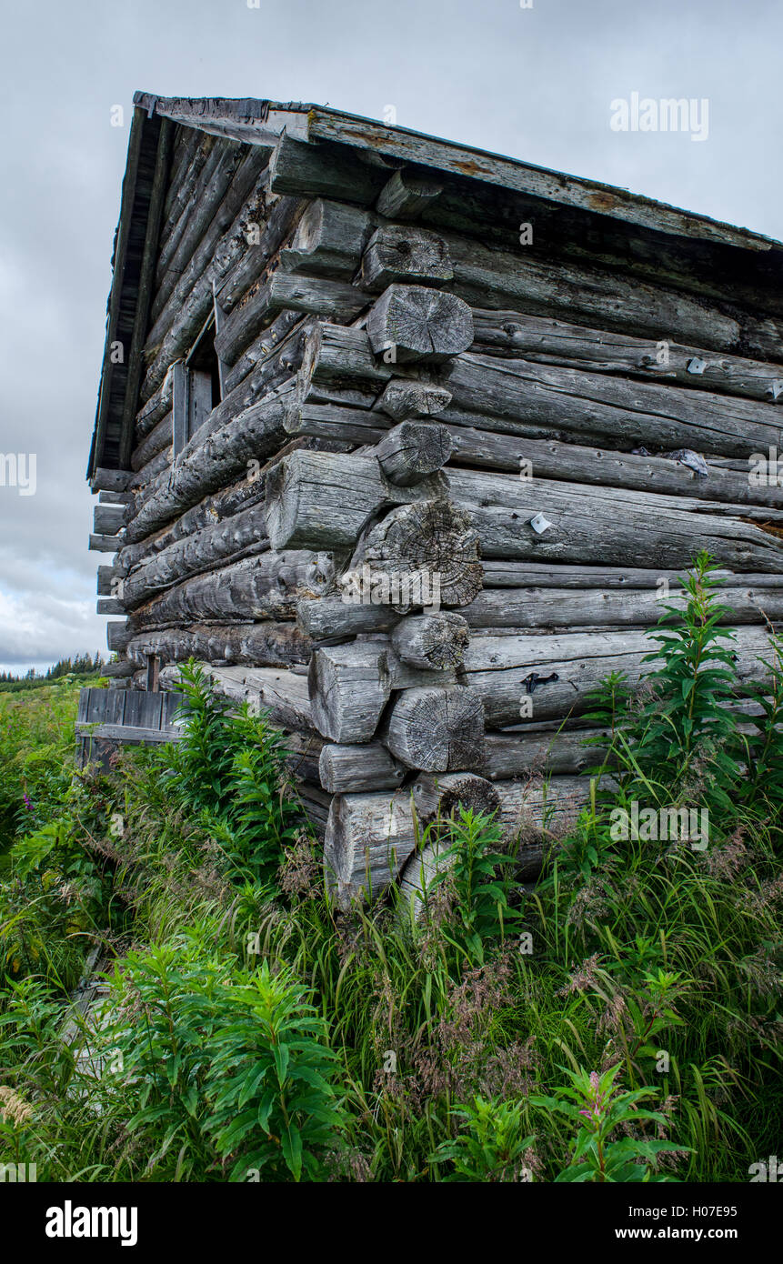 Alaskan log cabin hi-res stock photography and images - Alamy