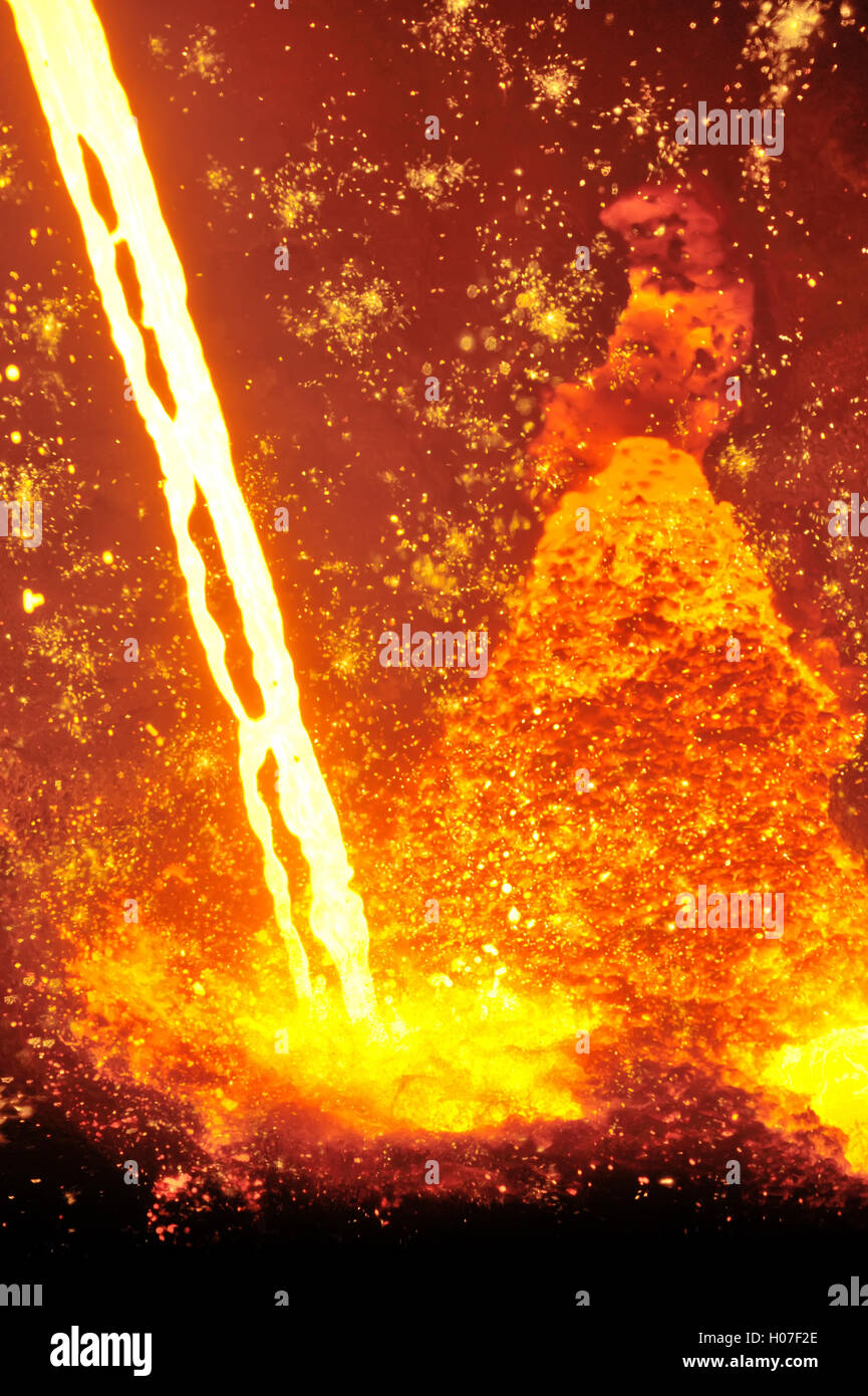 Molten metal ladle hi-res stock photography and images - Alamy