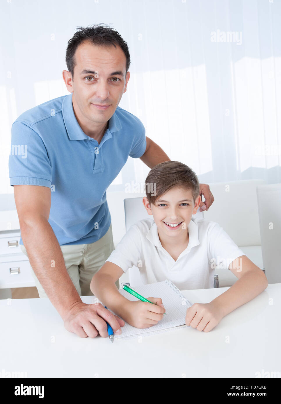 Father showing son doing hi-res stock photography and images - Alamy
