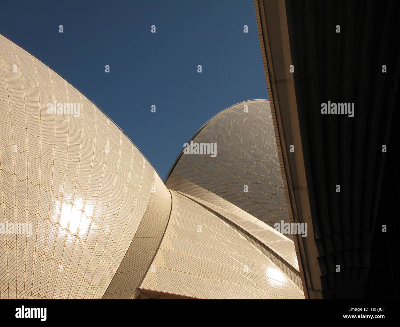 White opera house shells hi-res stock photography and images - Alamy